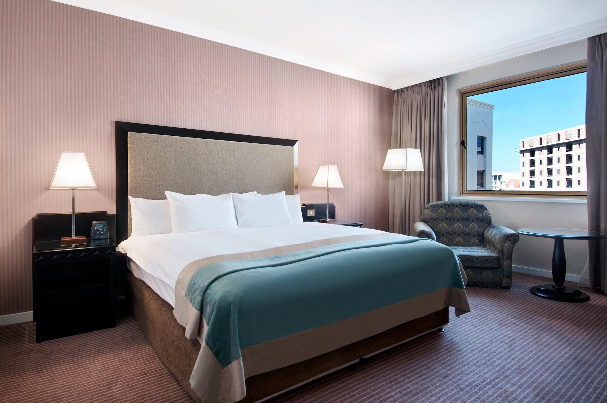 HILTON SANDTON JOHANNESBURG - BOOK YOUR STAY IN ADVANCE AND SAVE ON ...